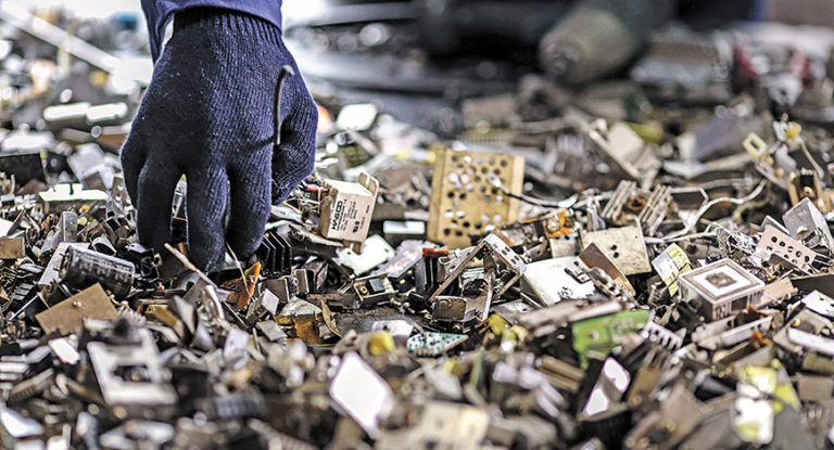 Know about E-waste and ways to combat them - Gadgetronicx